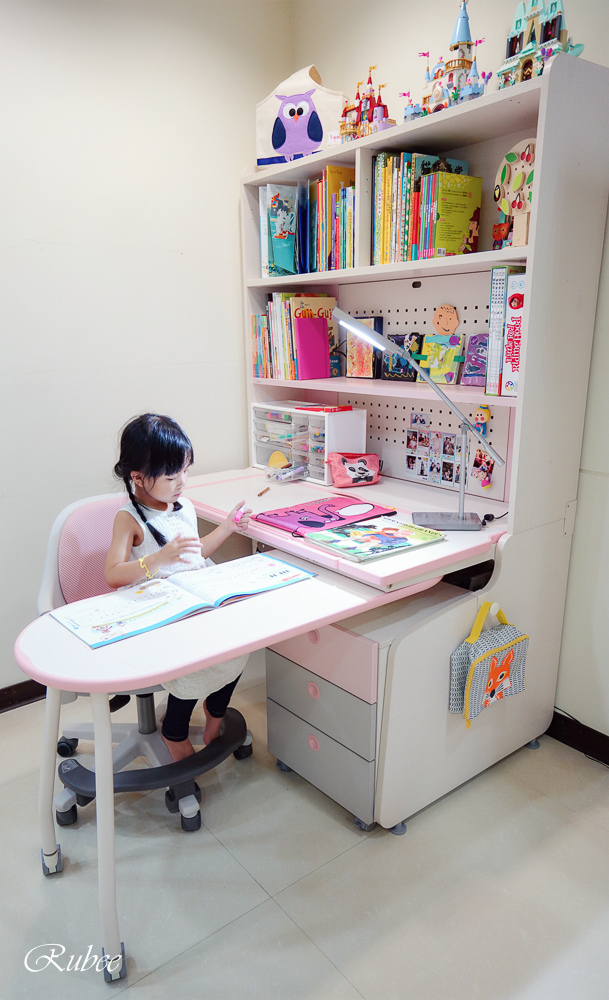 iloom LINKI PLUS系列成長書桌椅、書櫃。彈性多元搭配組合 陪伴孩子到長大 – Rubee。小紅寳